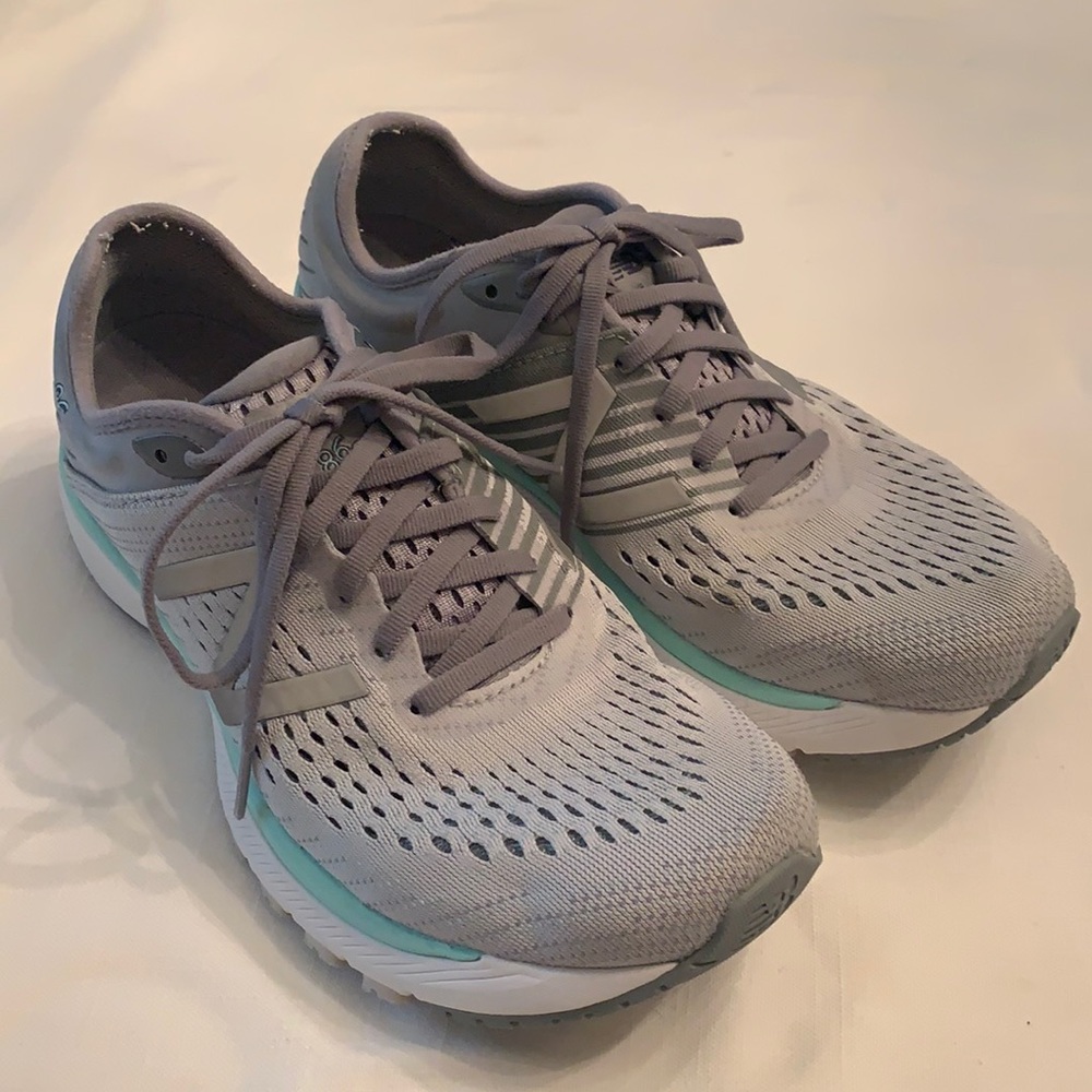 New Balance 360. Size 9 - Gem